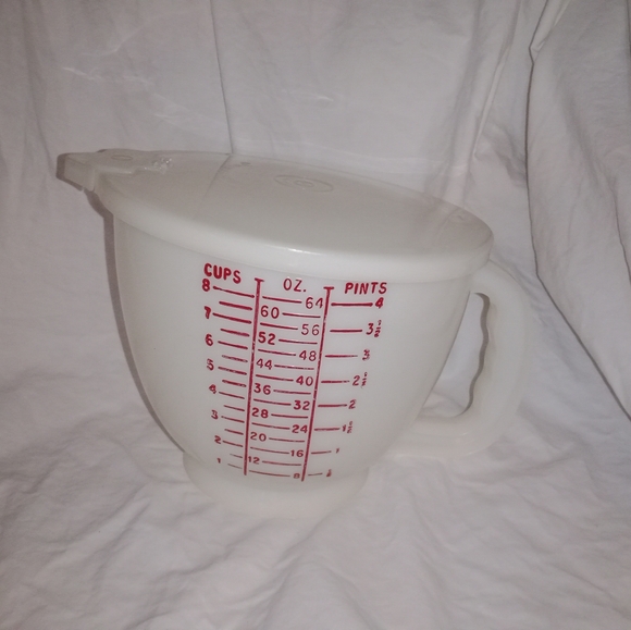 Tupperware | Kitchen | Vintage Tupperware 8 Cup Measuring Cup With Lid ...